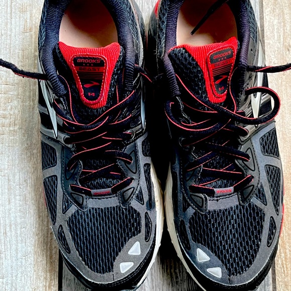 Brooks | Shoes | Brooks Beast 4 Mens Size 1 | Poshmark